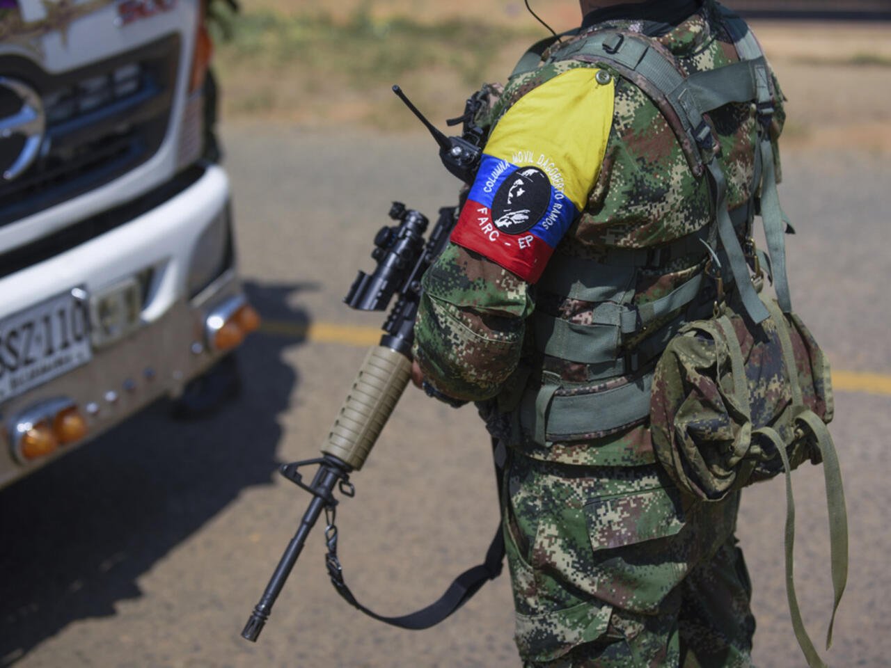 ¿Y las autoridades? Miembros de las FARC repartieron regalos a toda una ...