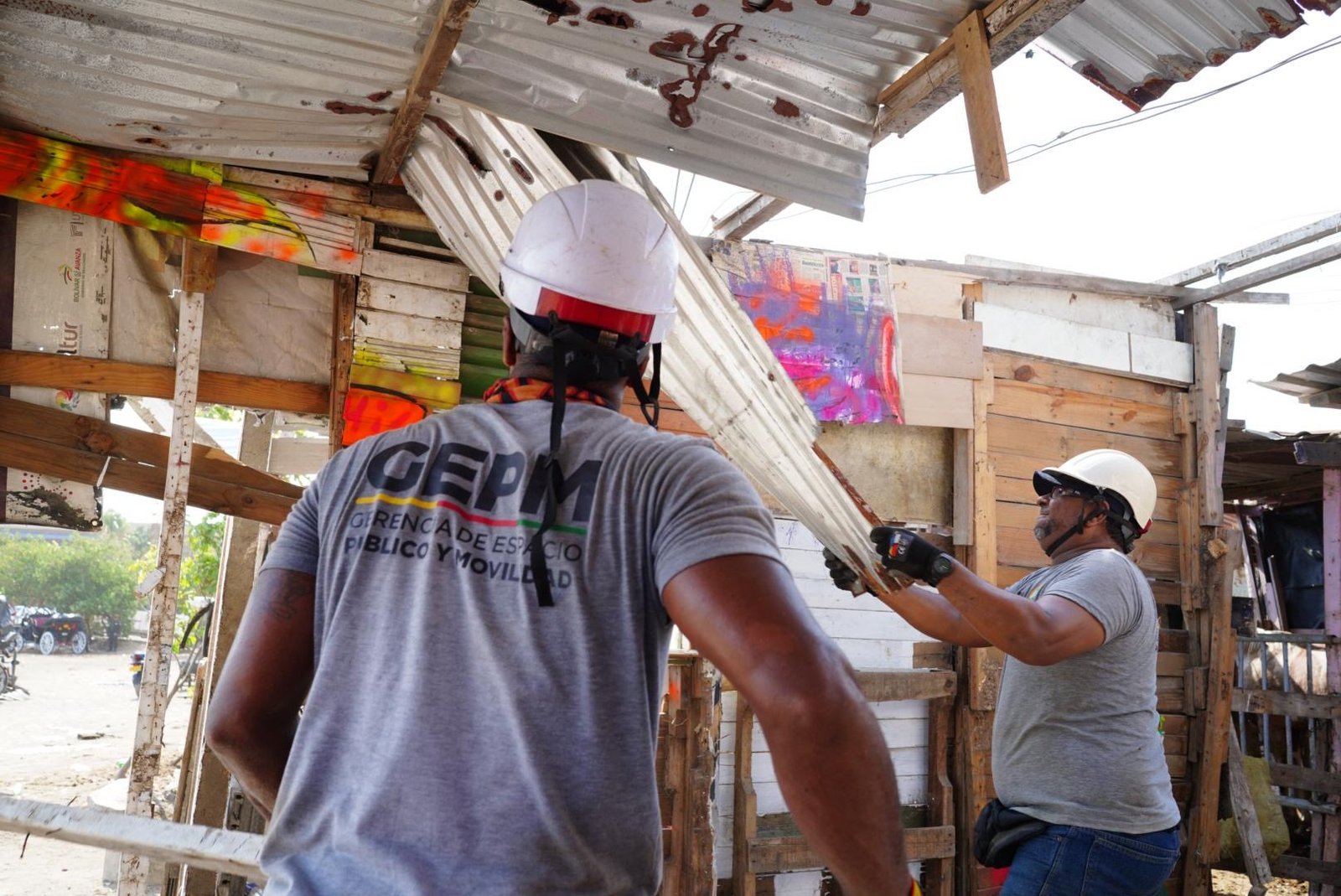 Distrito recupera las caballerizas en Chambacú y entrega 28 viviendas
